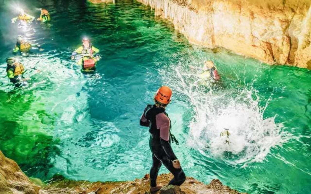 Book your sea caving course in Mallorca